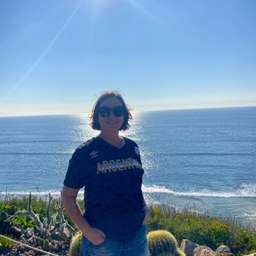 Karina Miller - Co-Founder & Owner @ Toi Gallery - Crunchbase Person Profile