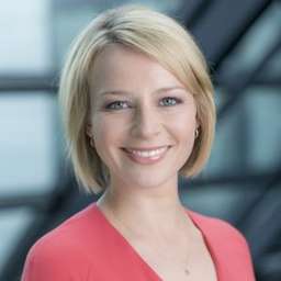 Caroline Hyde - Financial Journalist @ Bloomberg - Crunchbase Person ...