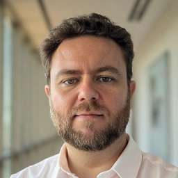 Daniel Ferretti - Co-Founder - Chief Product Officer & Growth @ Franq ...