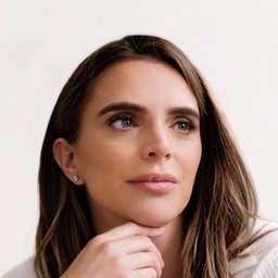 Anna Sweeting - Founding Partner @ Vaultier7 - Crunchbase Person Profile