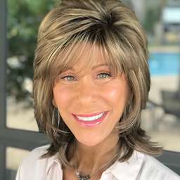 Sue Bennett - Co-Founder & CEO @ FranFinders - Crunchbase Person Profile