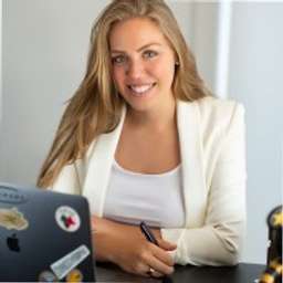 Catalina Simone - Chief Executive Officer and Founder @ Amar Mascotas ...